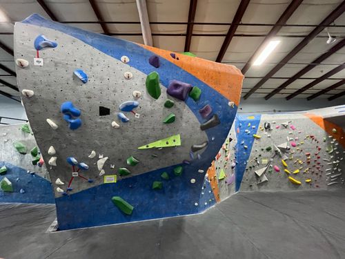 Black - V2 | Pebble Climbing | Pebble Climbing